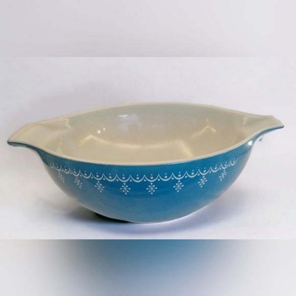 Pyrex | Kitchen | Vintage 972 Pyrex 444 Snowflake Garland 4 Qt ...